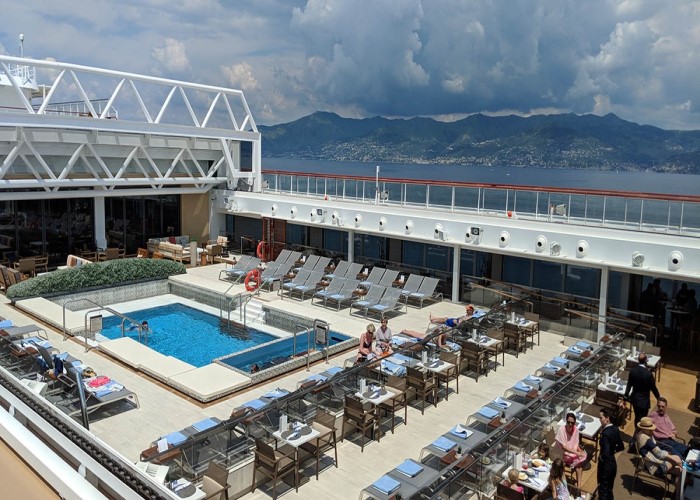 Viking pool-1 – 大人の船旅